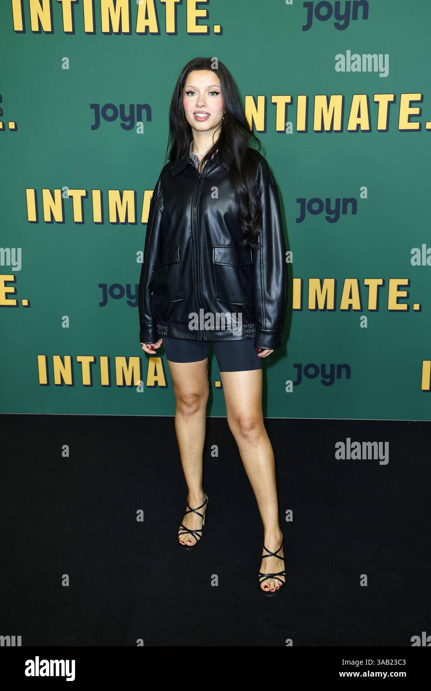 Emily Furz bei der Premiere zur 2. Staffel der Comedyserie ‚Intimate ...