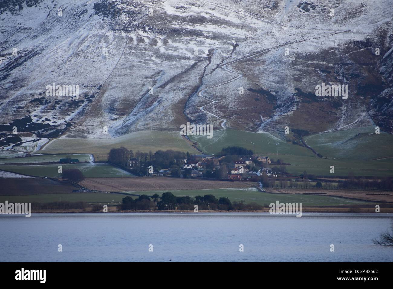 Gorgeous snow mountain lakeю hi-res stock photography and images - Alamy