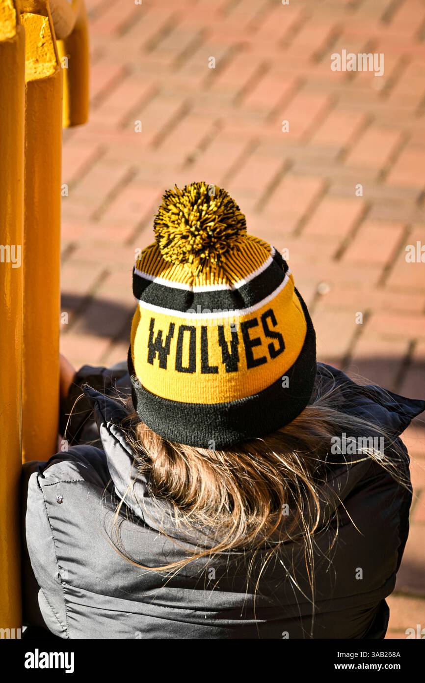 Football wolves detail hi-res stock photography and images - Alamy