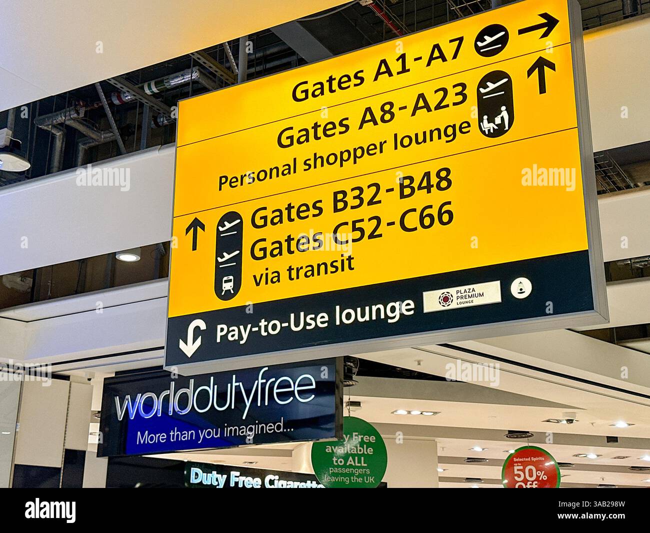 Airport airside transport smartphone stock photos and images - Alamy