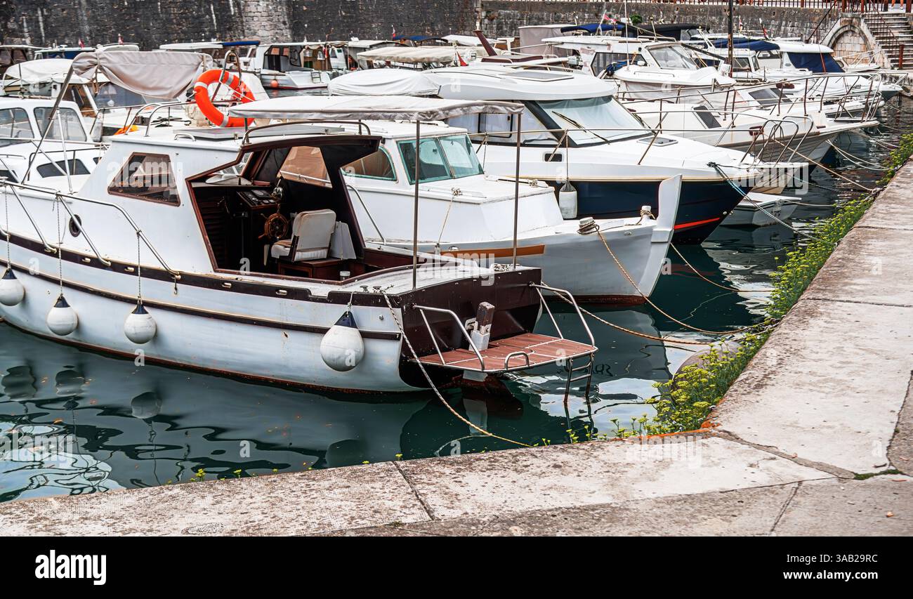 Boats docked modern marina hi-res stock photography and images - Alamy