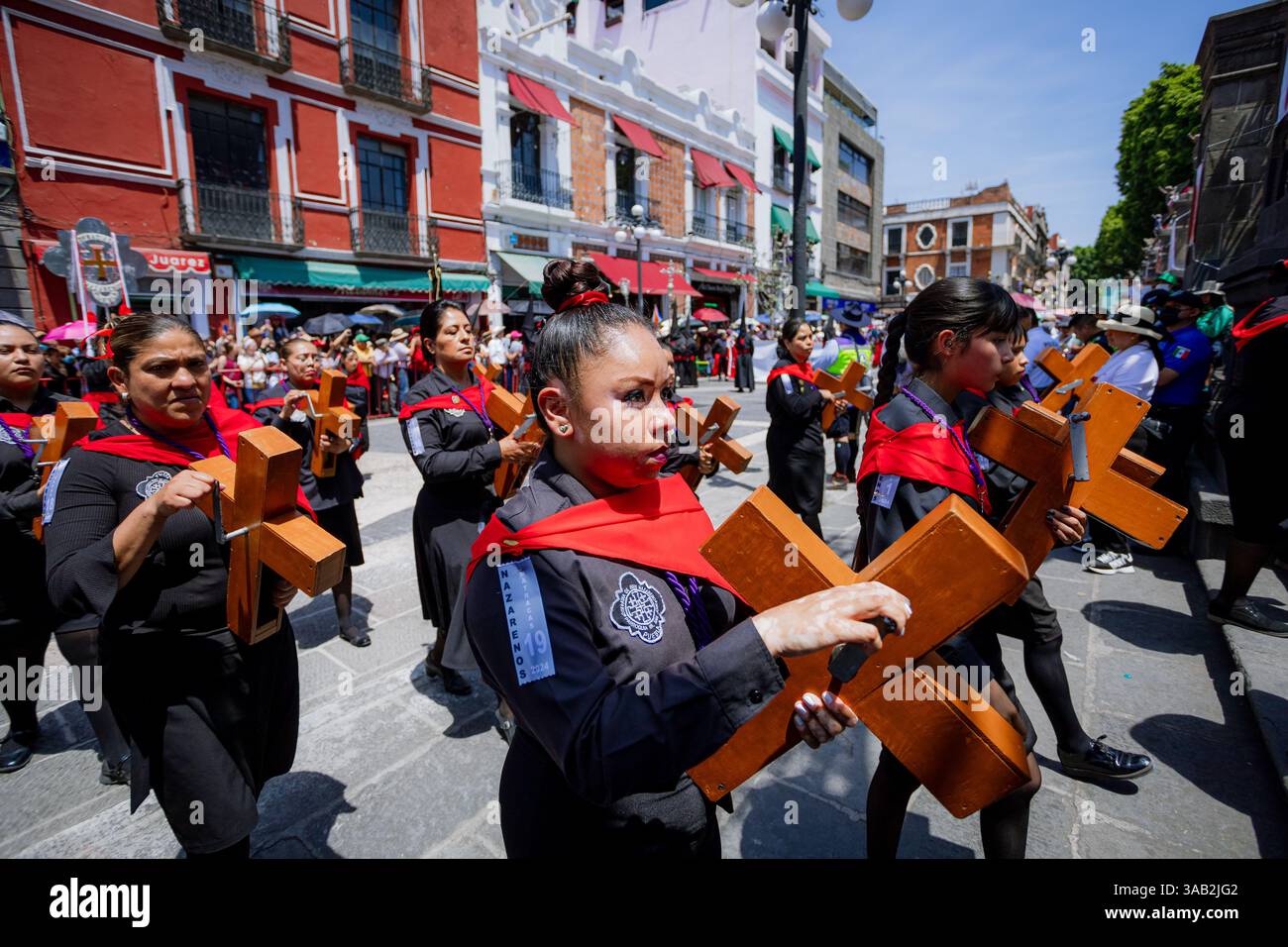 Hundreds join Holy Week procession under the sun, honoring Catholic ...