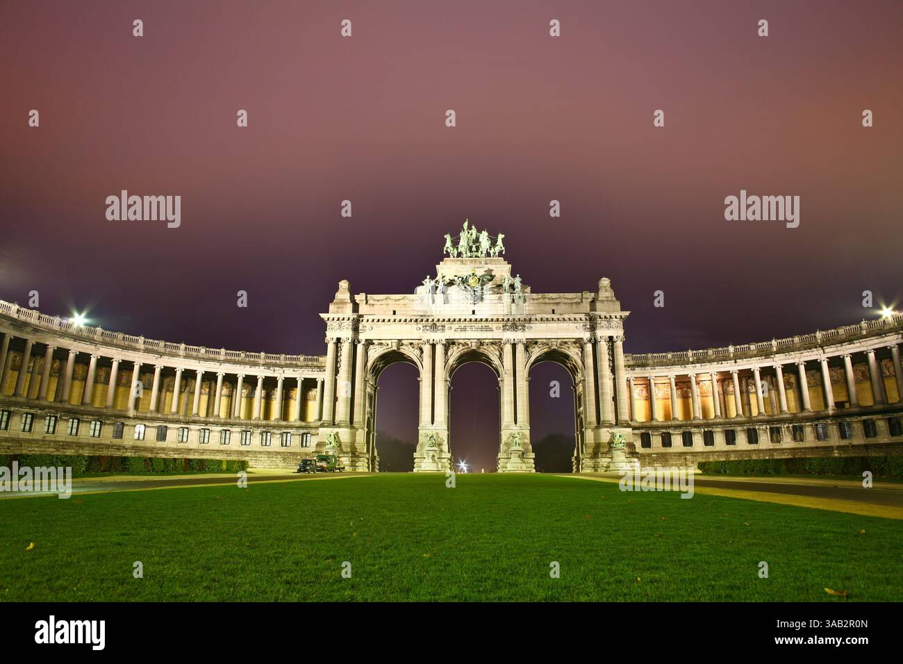 U-shaped complex building that dominate the park du cinquantenaire ...