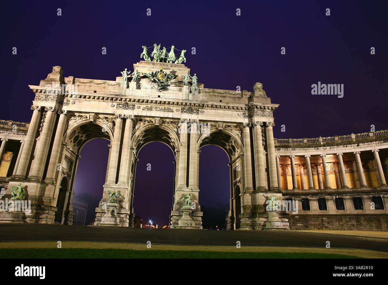 U-shaped complex building that dominate the park du cinquantenaire ...