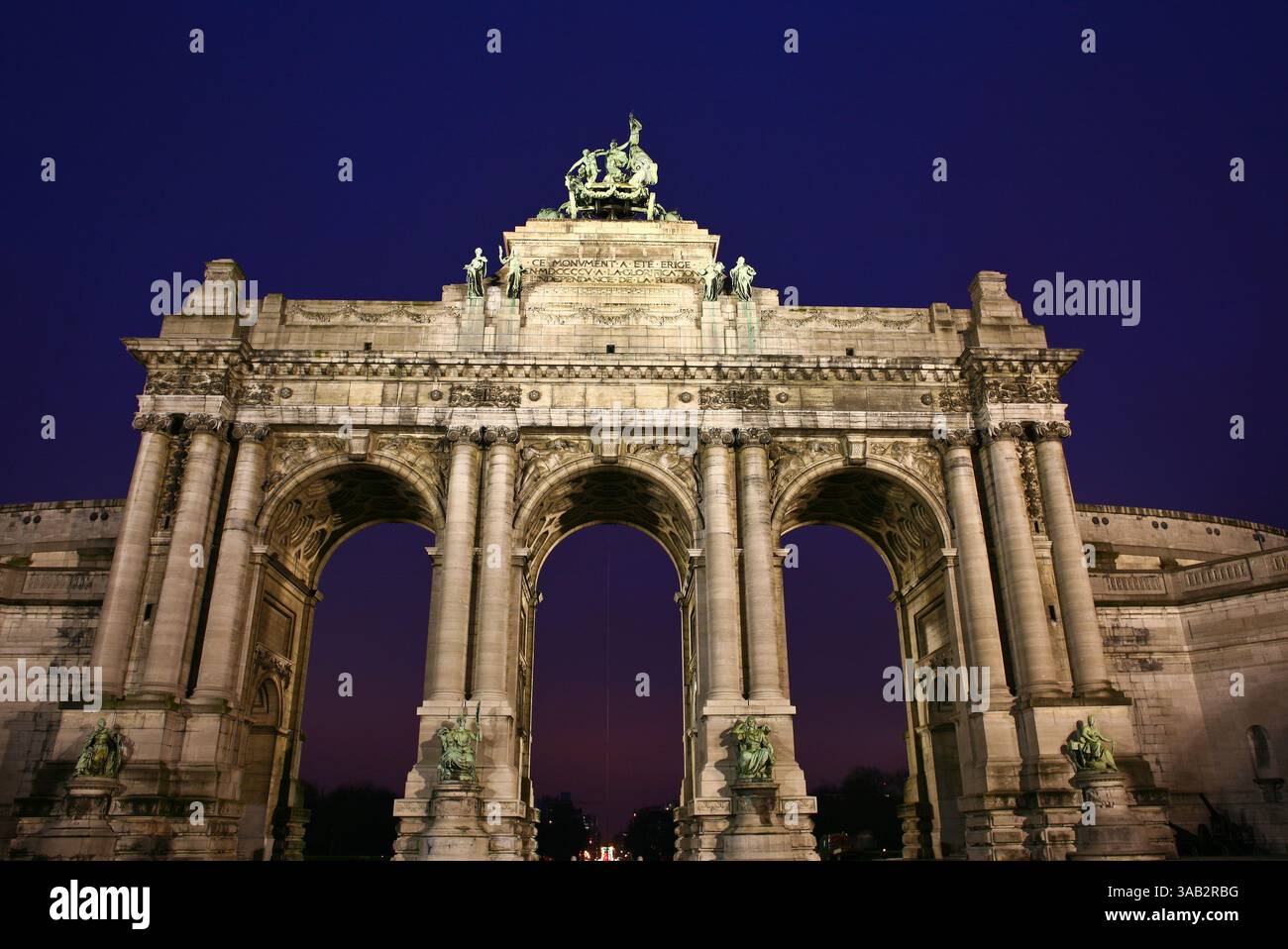 U-shaped complex building that dominate the park du cinquantenaire ...
