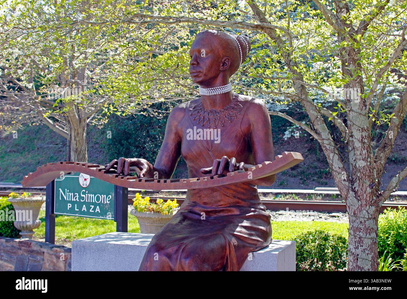 Nina Simone, legendary American singer, songwriter, pianist, and civil ...