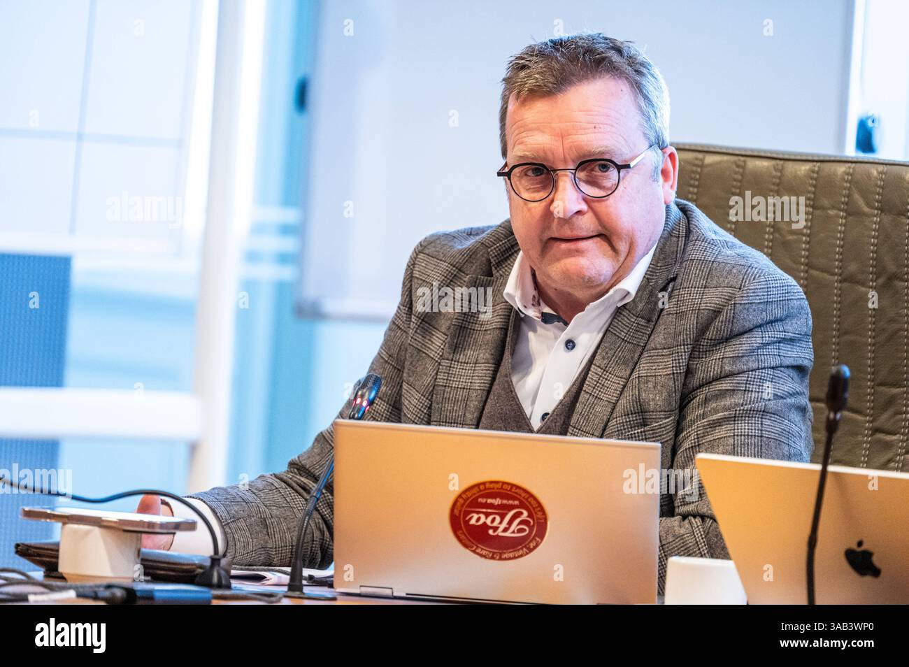 Paul Van Miert NVA at the Flemish Parliament, committee for internal ...