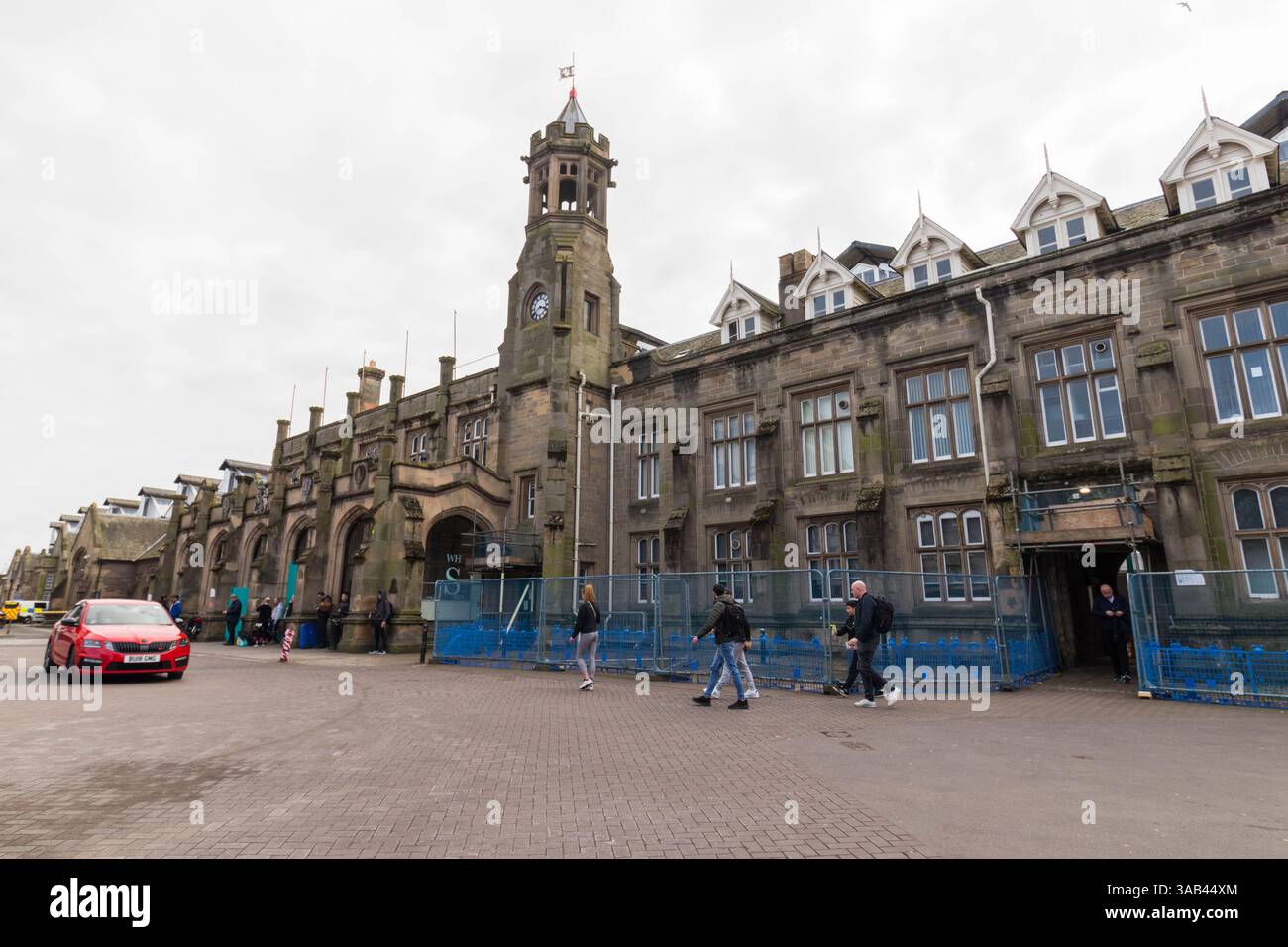 Carlisle station building hi-res stock photography and images - Alamy