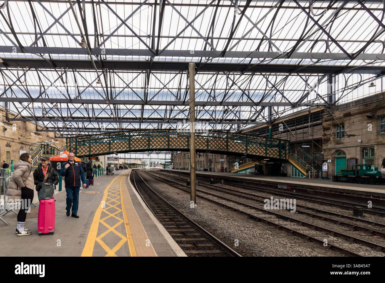 Carlisle Station looking towards footbridge Stock Photo - Alamy