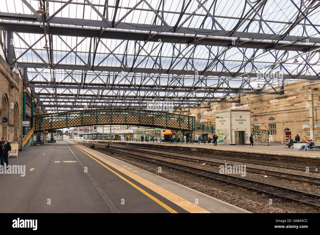 Open staion hi-res stock photography and images - Alamy