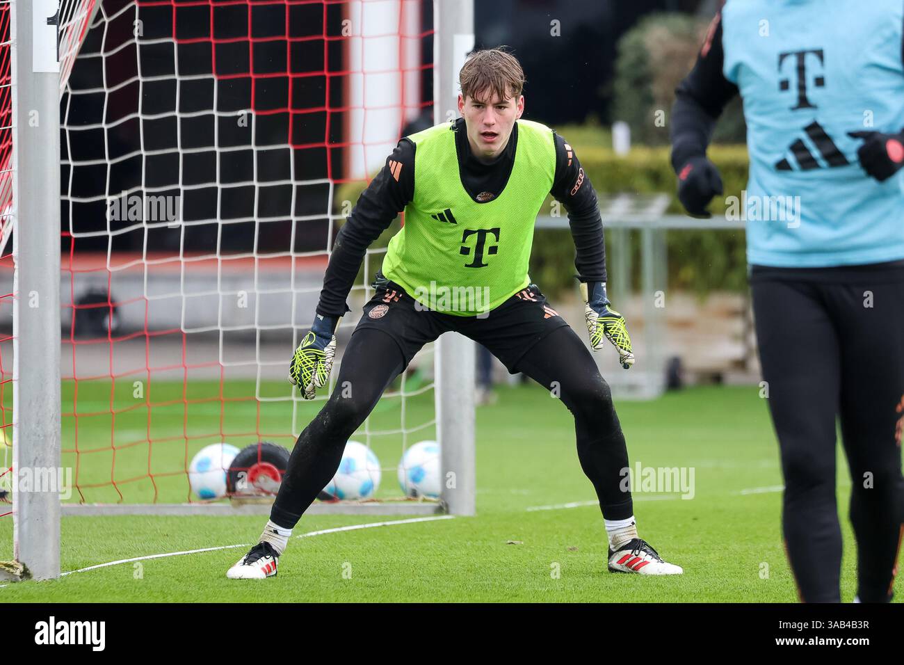 Muenchen, Deutschland. 01st Apr, 2025. Max Schmitt (FC Bayern Muenchen, #35), GER, Oeffentliches ...