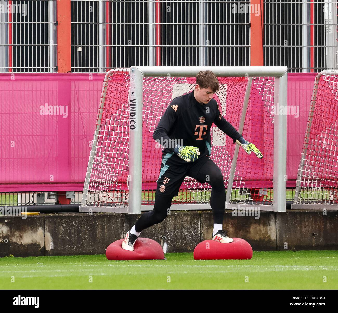 Muenchen, Deutschland. 01st Apr, 2025. Max Schmitt (FC Bayern Muenchen, #35), GER, Oeffentliches ...