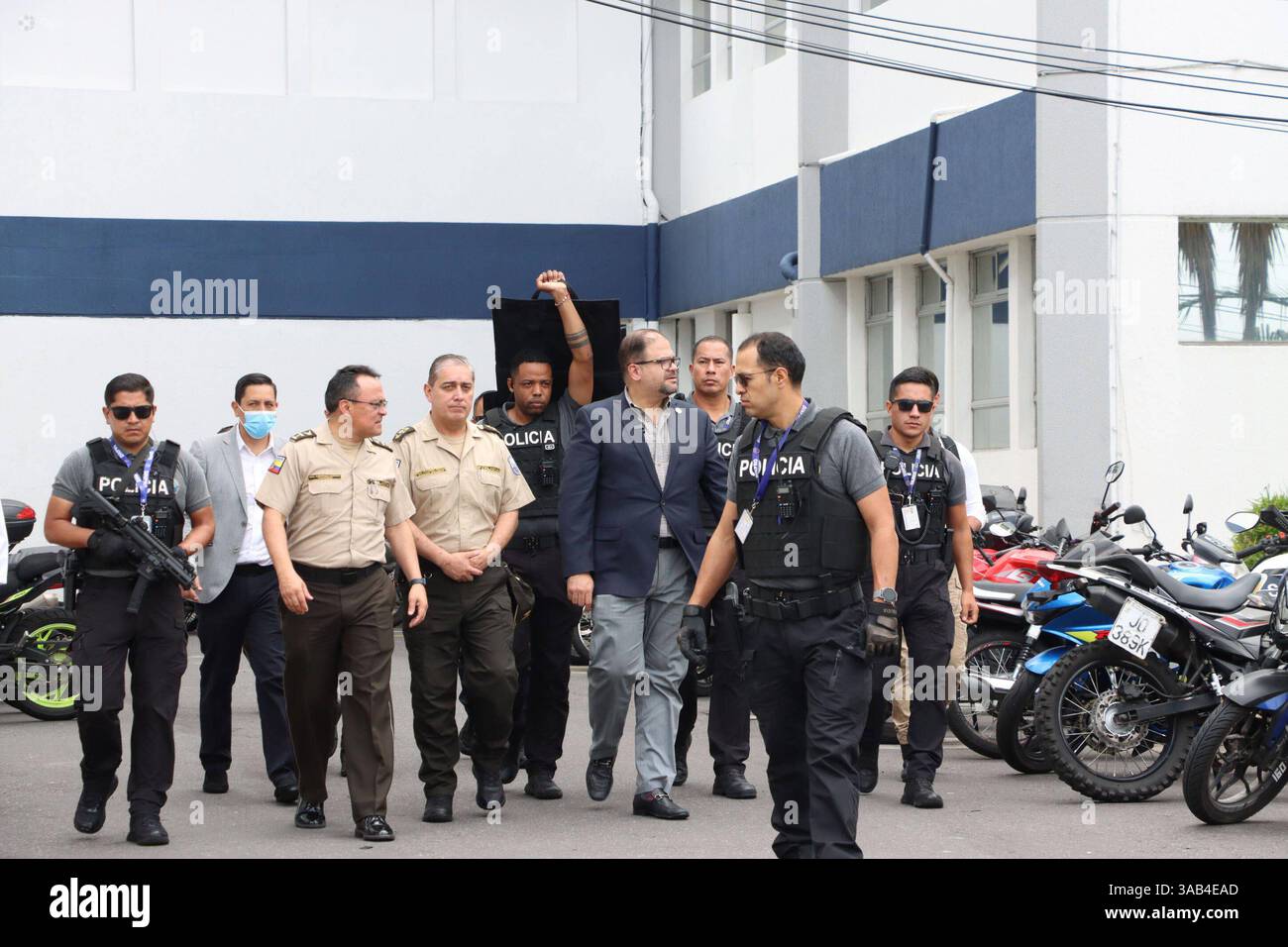 MINISTER REINBERG IN POLICE HOSPITAL Quito, Tuesday, April 1, 2025 ...