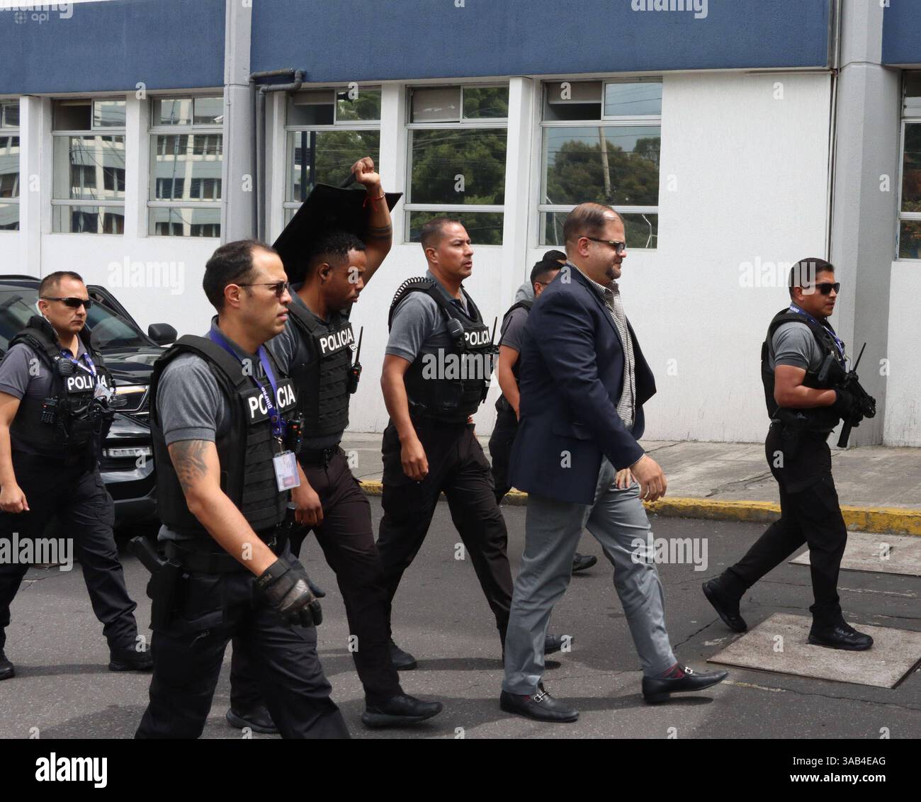 MINISTER REINBERG IN POLICE HOSPITAL Quito, Tuesday, April 1, 2025 Interior Minister John ...