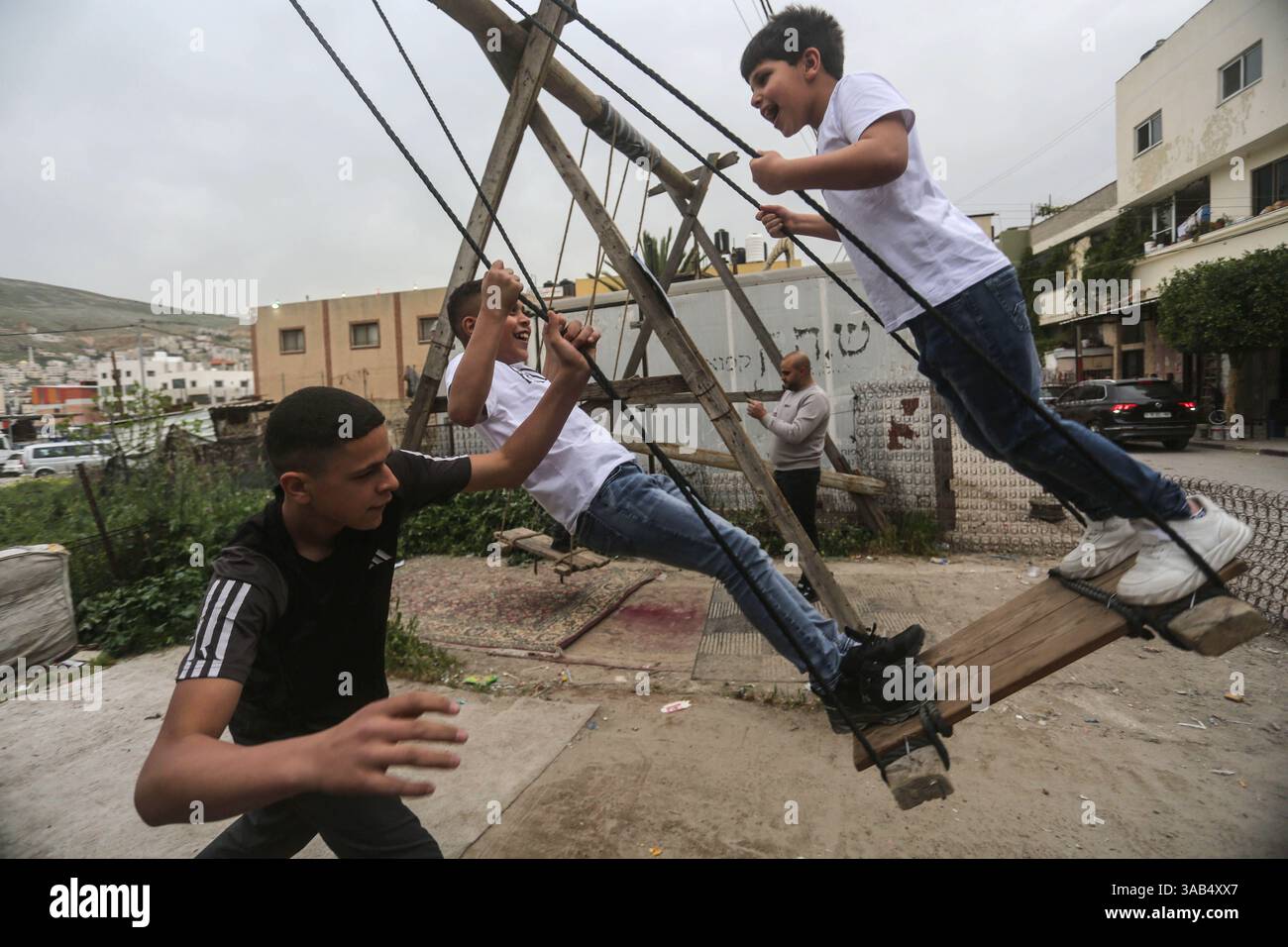 Palestinian children enjoy traditional games at Askar refugee camp ...