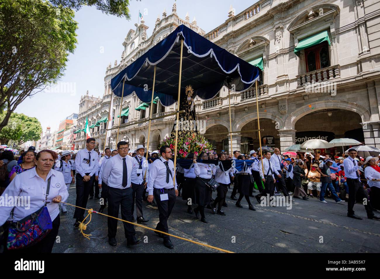 Hundreds join Holy Week procession under the sun, honoring Catholic ...