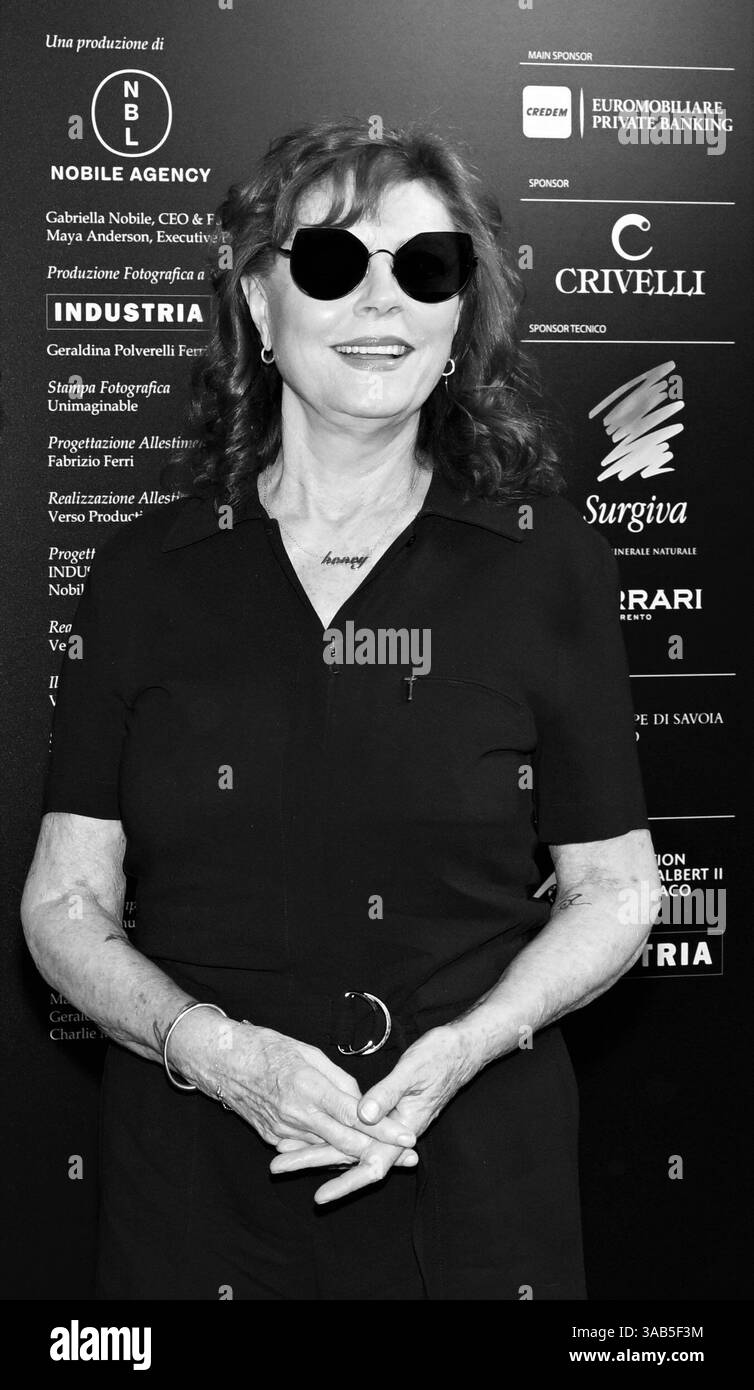 Milan, . 01st Apr, 2025. Milan, Italy BREATHTAKING installation ...