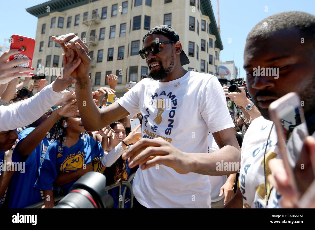 Kevin durant 2018 hi-res stock photography and images - Alamy