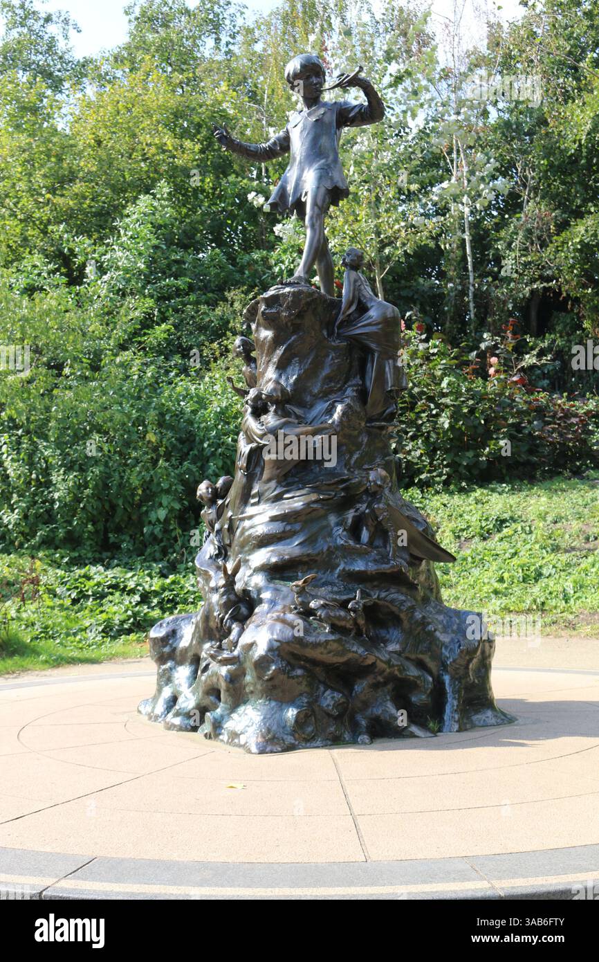 Peter Pan London Statue Stock Photo - Alamy
