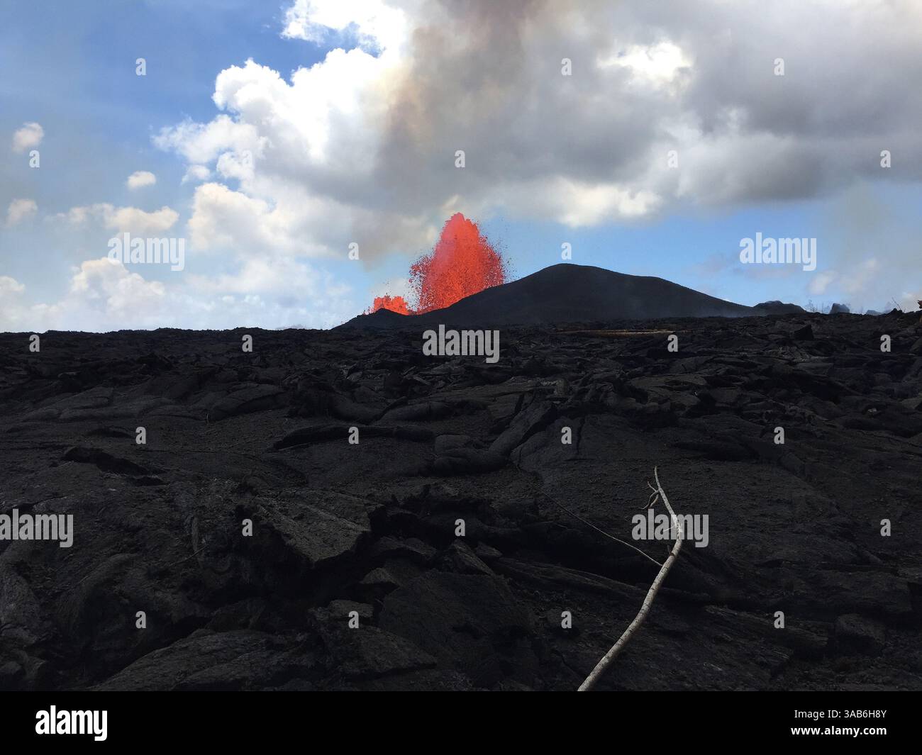 June 3, 2018 - Kapoho, HI, United States of America - A massive lava ...