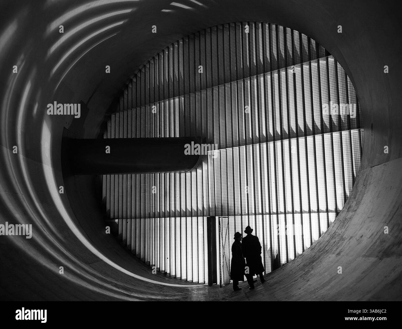 Cleveland, Ohio, USA. 28th Mar, 2025. FILE: Men stand in front of ...