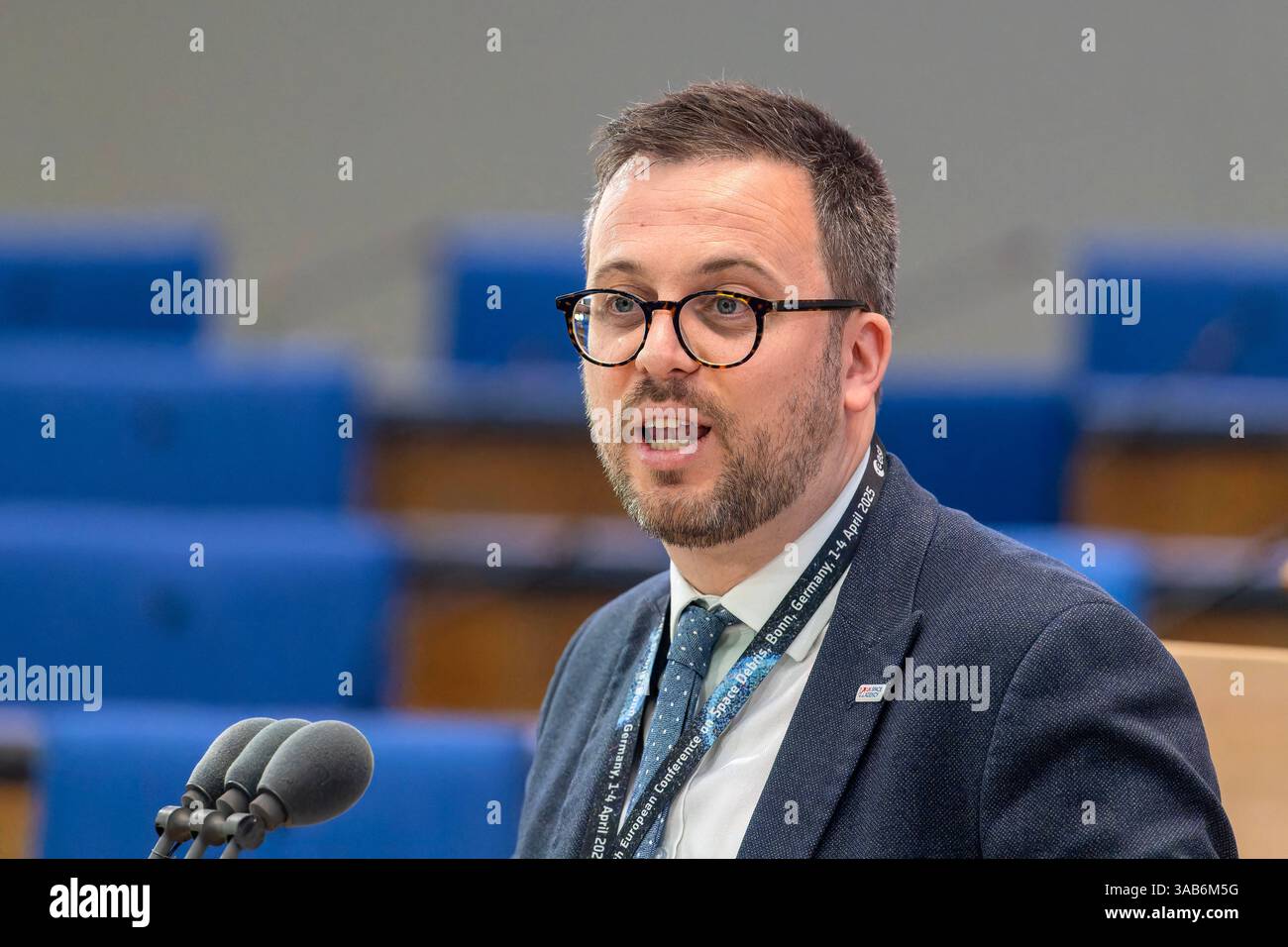 Weltraumschrott - eine reale Gefahr. Im Bild Andrew Ratcliffe, Chair ...