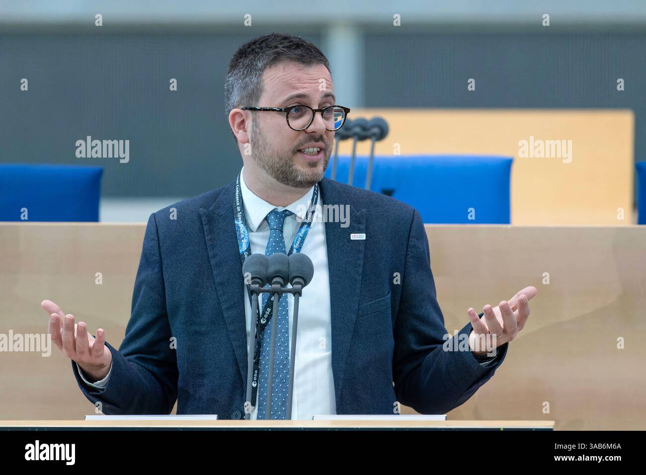 Weltraumschrott - eine reale Gefahr. Im Bild Andrew Ratcliffe, Chair ...