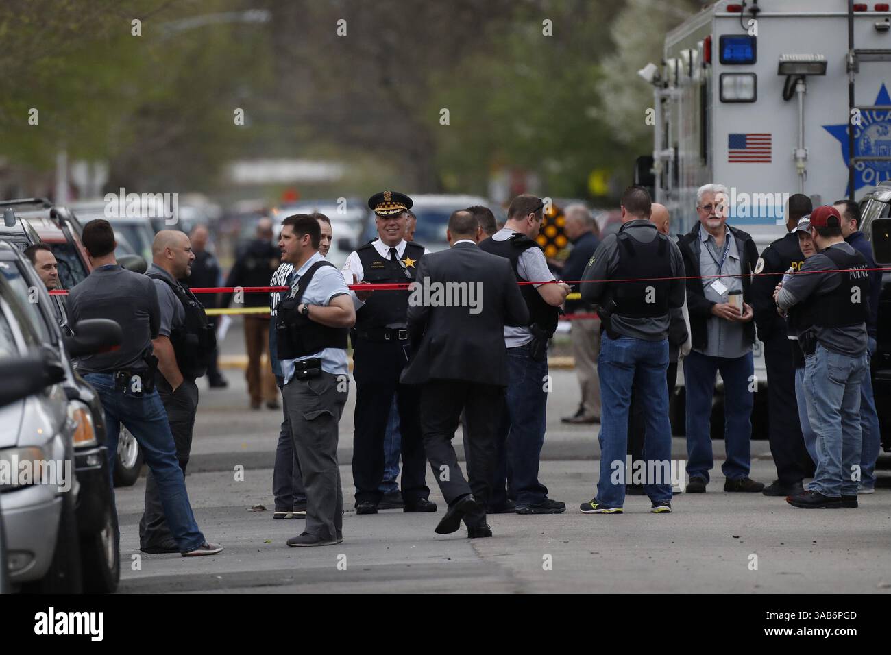 May 4, 2018 - Chicago, IL, USA - Police officers gather on the 4300 ...