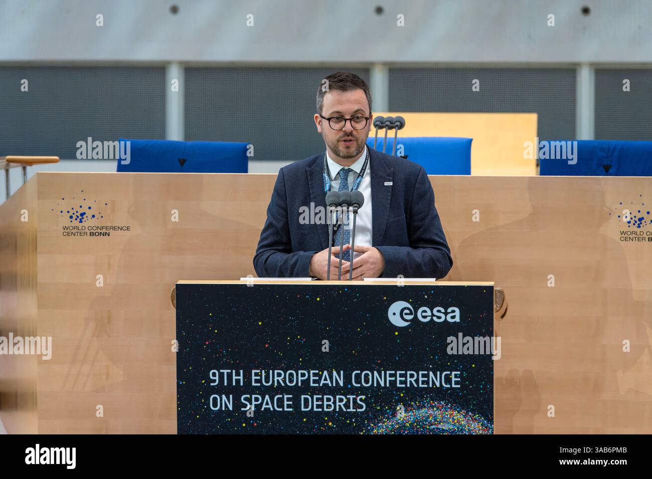 Weltraumschrott - eine reale Gefahr. Im Bild Andrew Ratcliffe, Chair ...