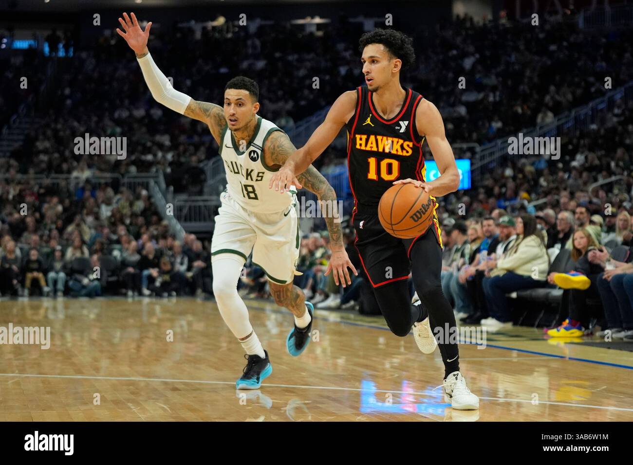 Atlanta Hawks' Zaccharie Risacher drives to the basket against ...