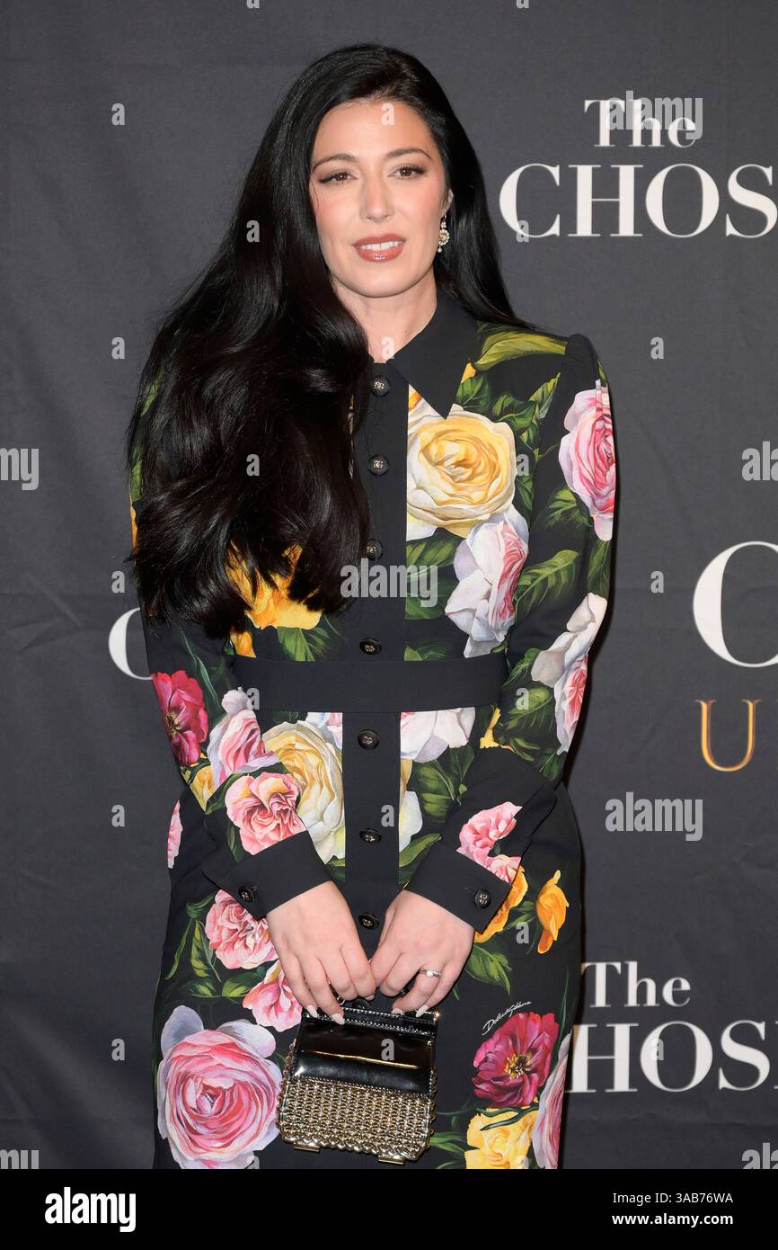 Elizabeth Tabish attends the movie premiere "The Chosen-L'ultima cena ...