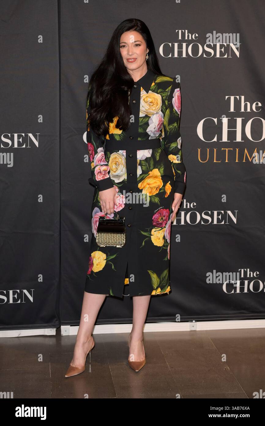 Elizabeth Tabish attends the movie premiere "The Chosen-L'ultima cena ...