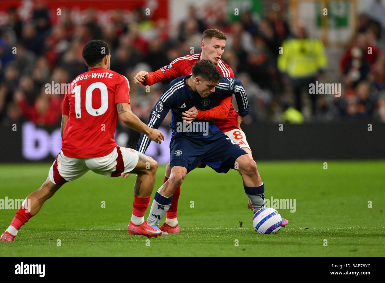 Elliott Anderson of Nottingham Forest battles with Manuel Ugarte of ...