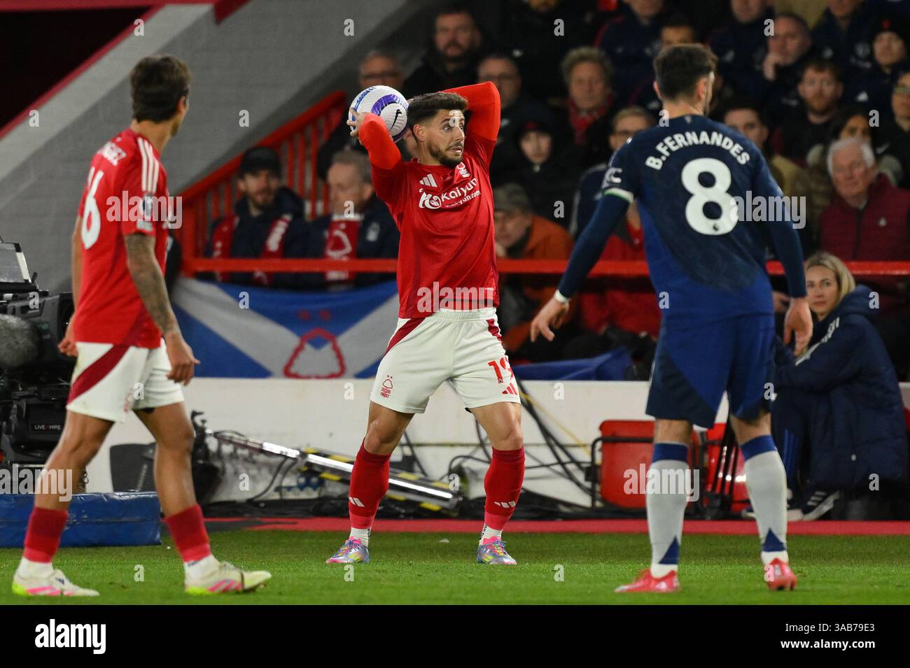 City Ground, Nottingham on Tuesday 1st April 2025. Alex Moreno of ...