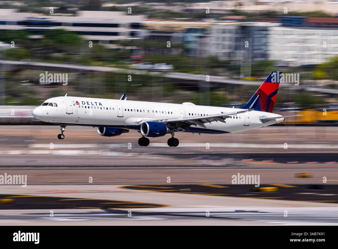 Sky Harbor Intl. Airport 3-29-2025 Phoenix AZ, USA Delta Airlines ...
