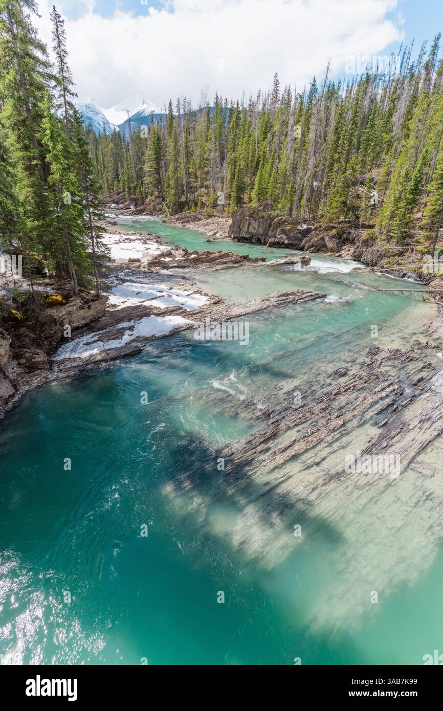 The Natural Bridge in Yoho National Park, Canada, showcases a stunning ...