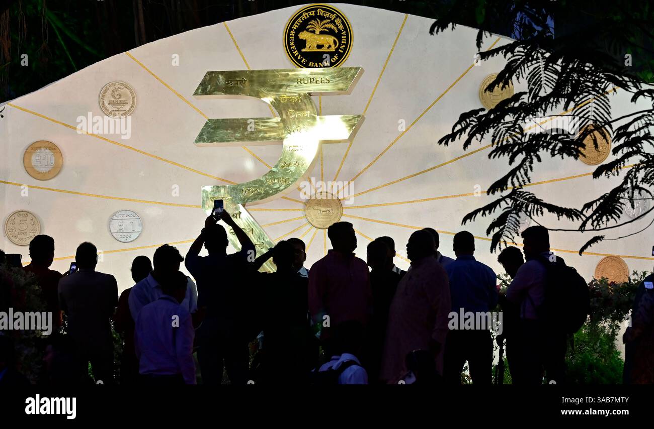 Mumbai, India. 01st Apr, 2025. MUMBAI, INDIA - APRIL 1: People get ...