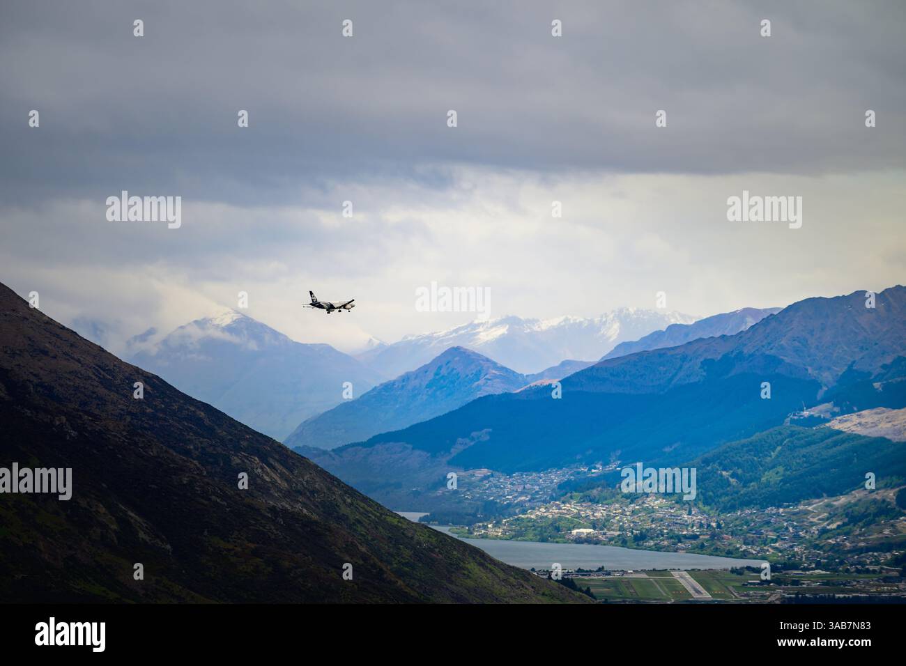 An Air New Zealand Plane landing in Queenstown Airport Stock Photo - Alamy