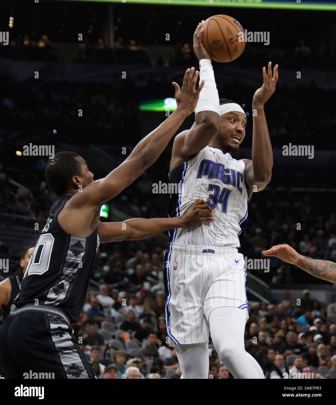 Orlando Magic center Wendell Carter Jr. (34) looks to pass the ball ...