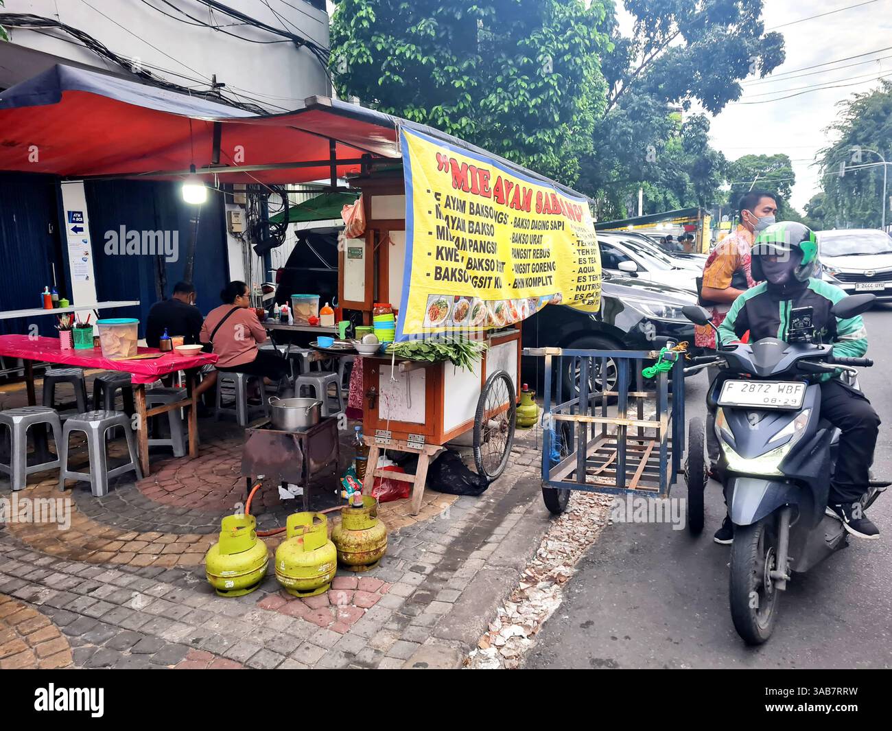 Grab gojek motorbike rider hi-res stock photography and images - Alamy