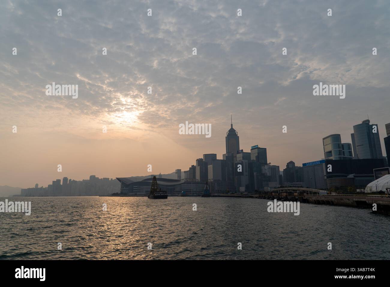 Victoria harbour wanchai dawn hi-res stock photography and images - Alamy