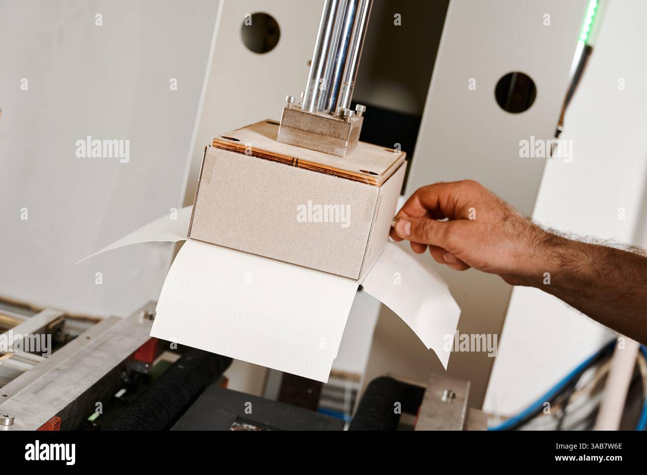 Efficient wrapping process of rectangular boxes using advanced semi ...