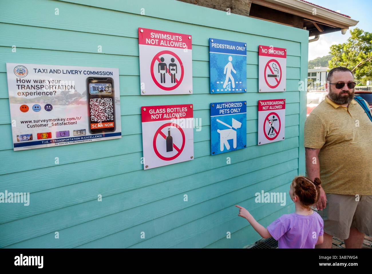 Girl qr code on hi-res stock photography and images - Alamy