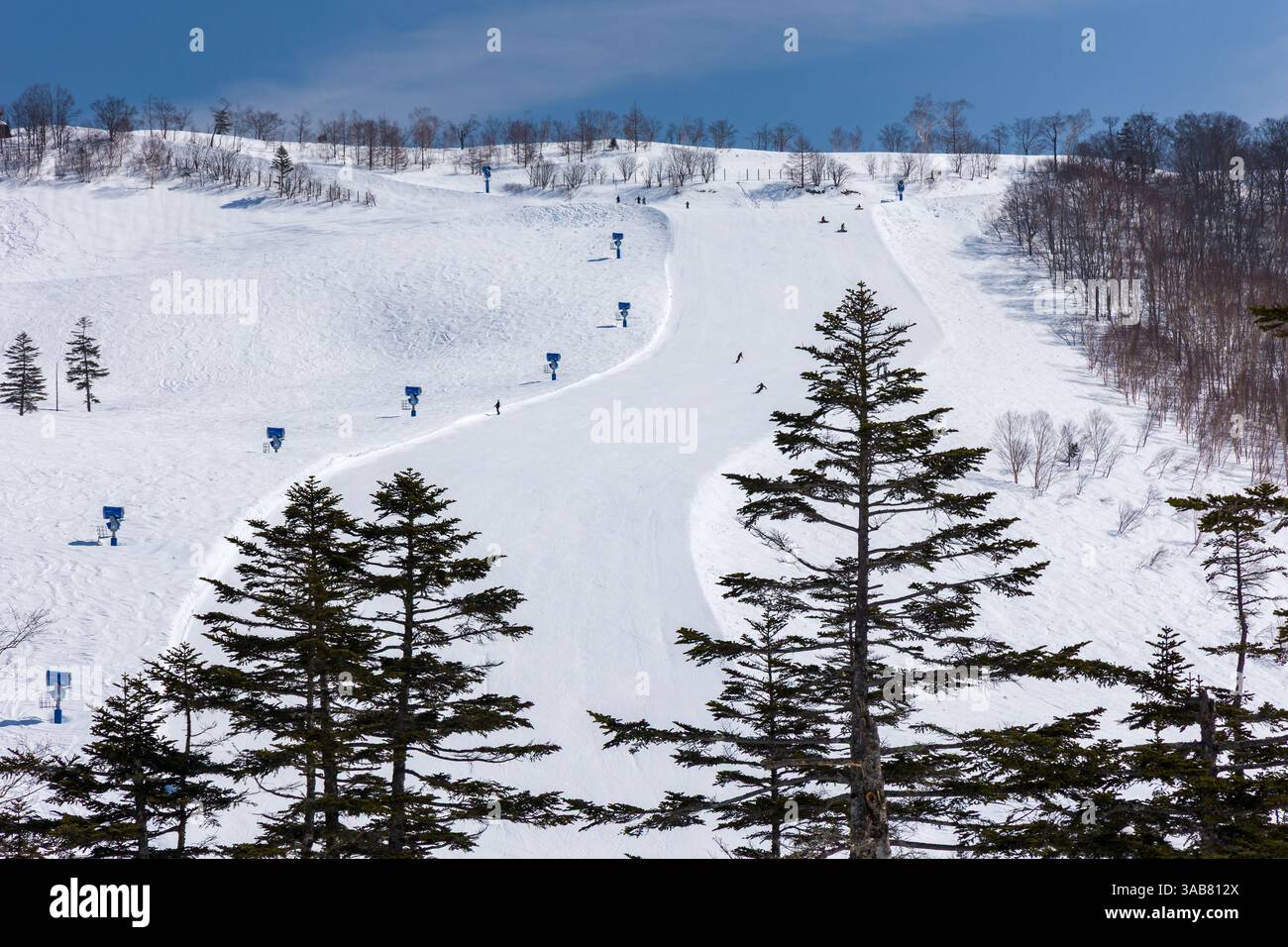 Wide groomed ski slope hi-res stock photography and images - Alamy