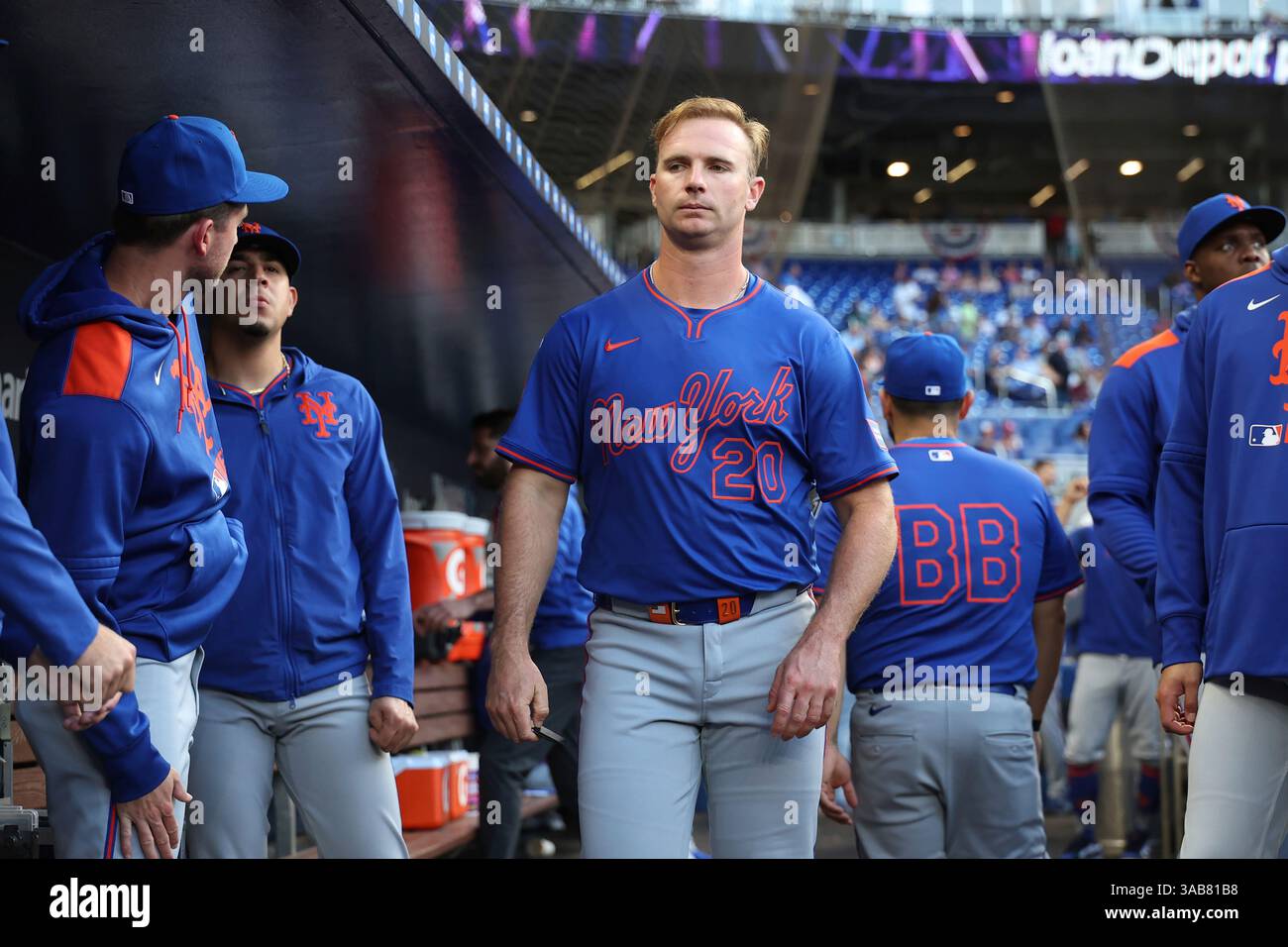 MIAMI, FL - APRIL 01: New York Mets first base Pete Alonso (20) walks ...