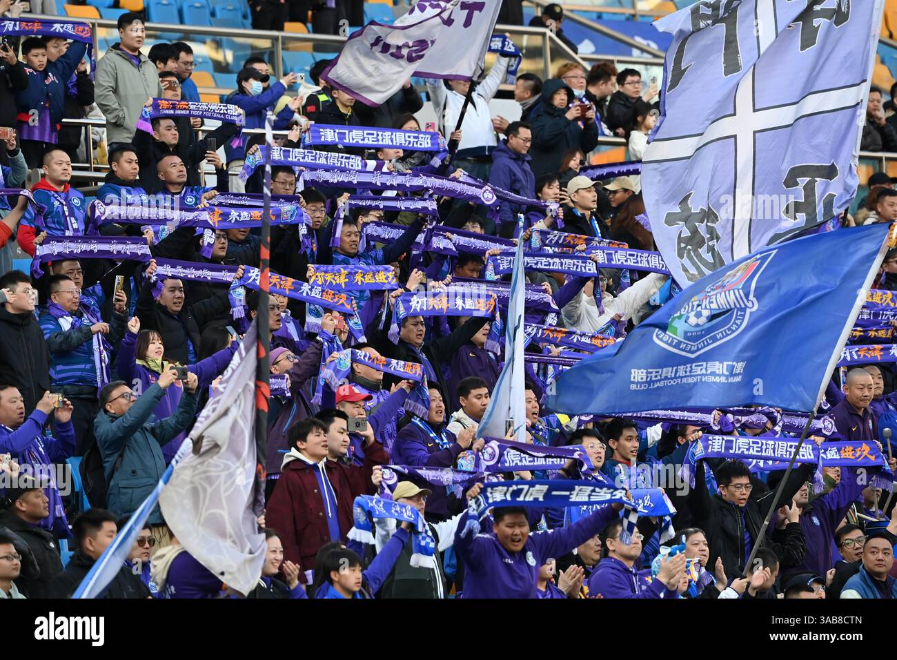 Tianjin Jinmen Tiger Football Club defeated Qingdao Hainiu Football ...