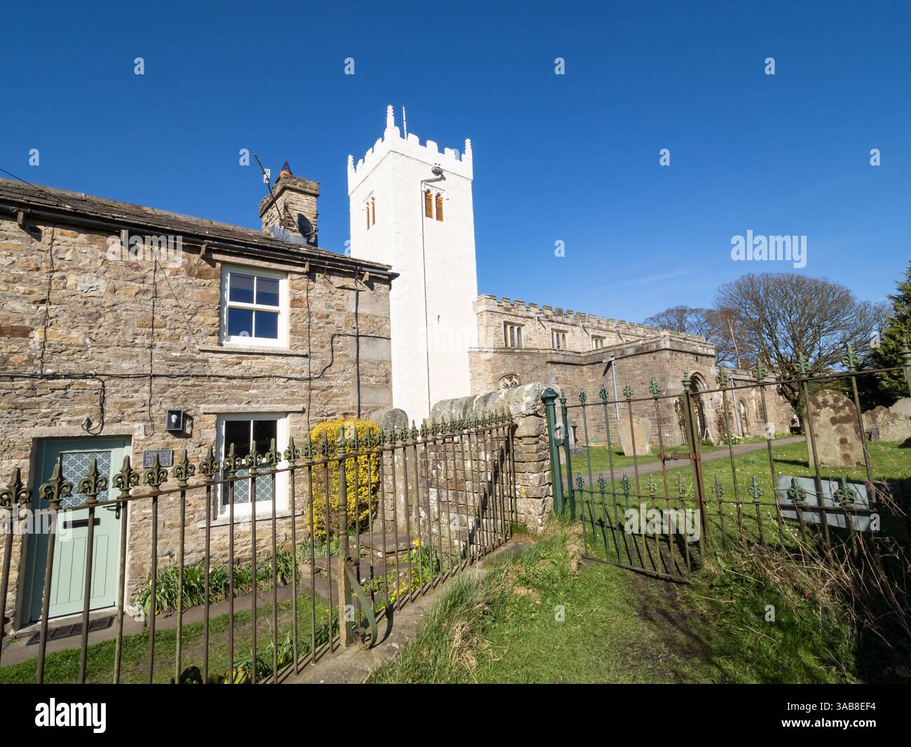 St Oswald's church and tower in Askrigg Stock Photo - Alamy