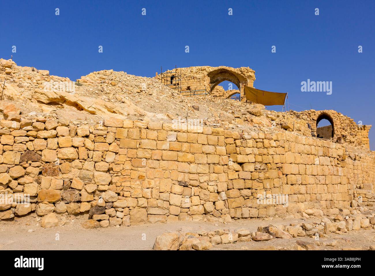 Ruins of crusaders Shobak Castle in Jordan Stock Photo - Alamy