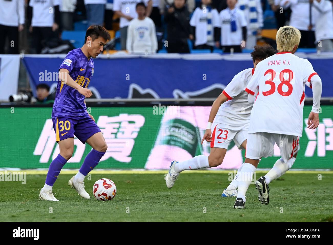 Tianjin Jinmen Tiger Football Club defeated Qingdao Hainiu Football ...