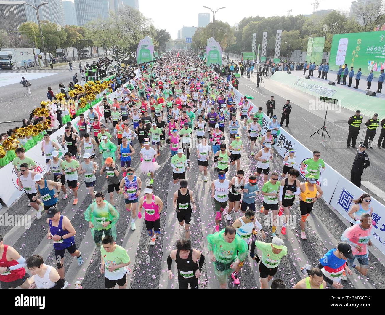 The 2025 Yangzhou Jianzhen Half Marathon kicks off in Yangzhou City ...